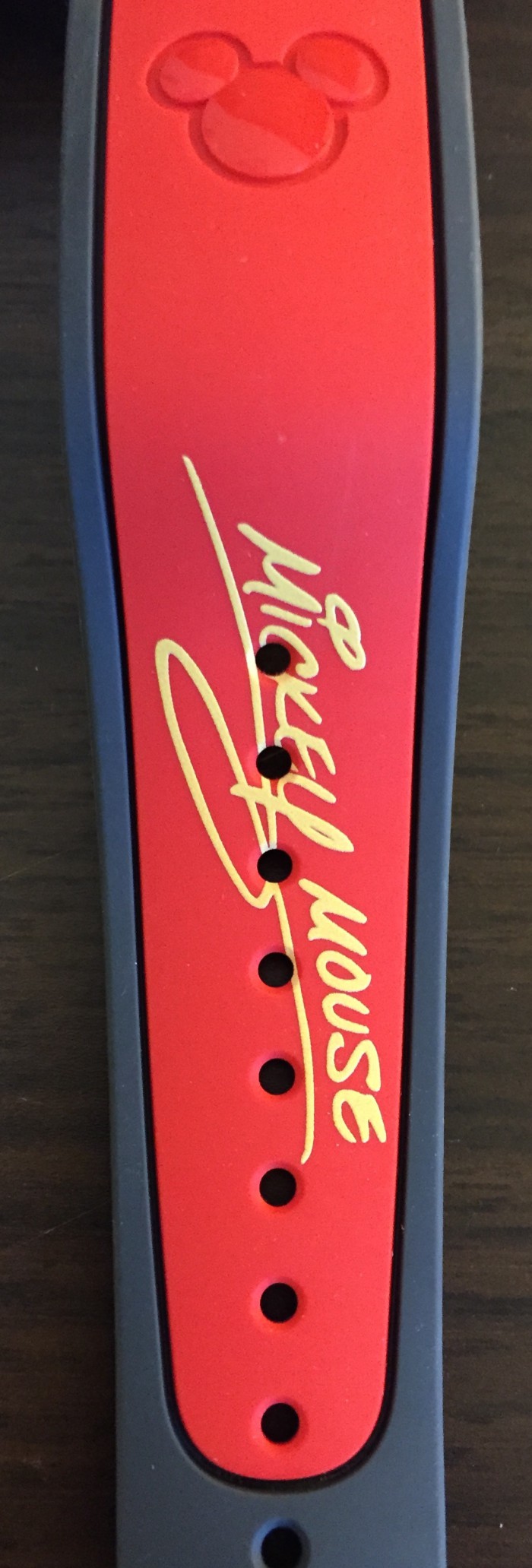 New Mickey and Minnie Signature MagicBands appearing early in Downtown ...