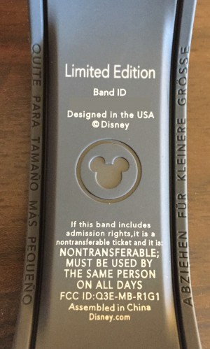 First images of the Santa Olaf MagicBand are here! - Disney MagicBand ...