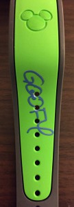 Goofy Signature - Disney MagicBand, MyMagic+, and FastPass+ collectables