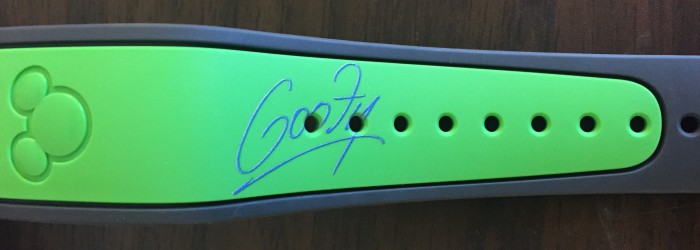 Goofy Signature - Disney MagicBand, MyMagic+, and FastPass+ collectables